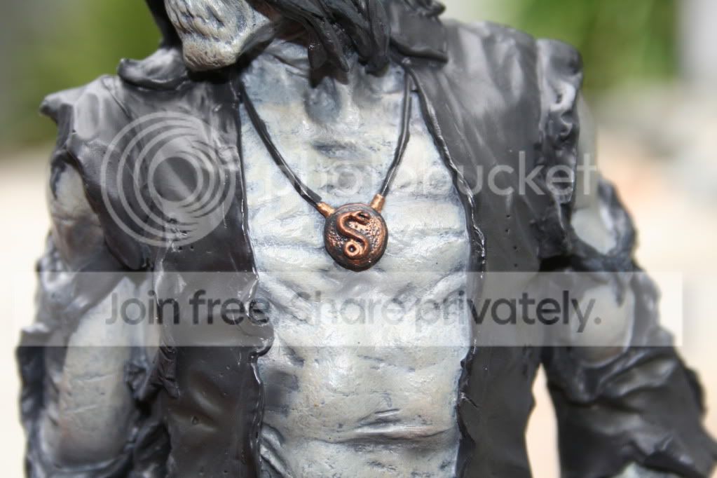 BOWEN DESIGNS - The Zombie statue
